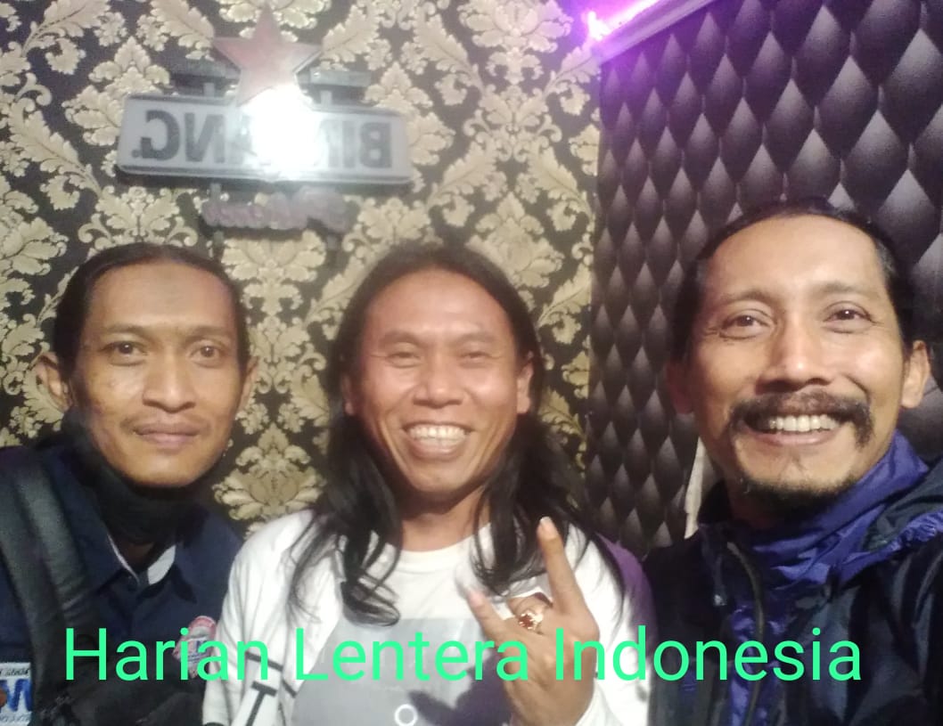 Grup Band Underground Aliran Punk Rock Moral Marit Masukan Lagu ke ...