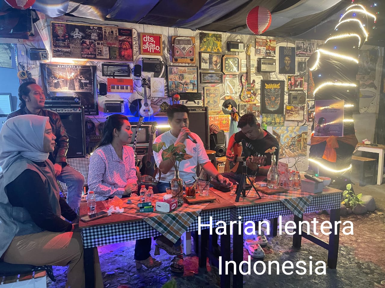'Ingin Cafe' Tempat Nongkrong Bernuansa Musik Konvensional - Harian ...